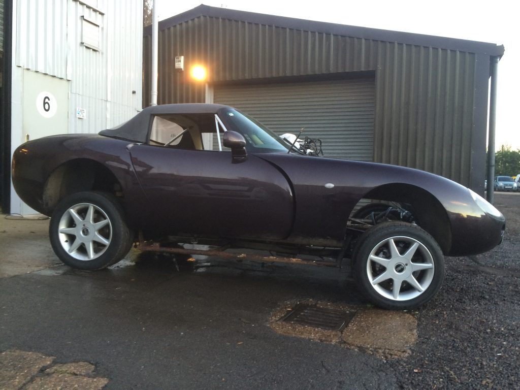 TVR Griffith body lift - James Agger Autosport