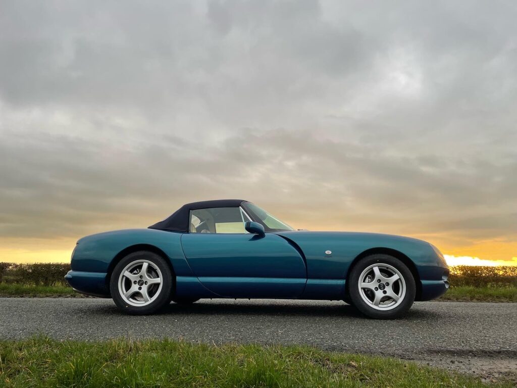 Springs in the air - 4500cc 2000 model year - James Agger Autosport