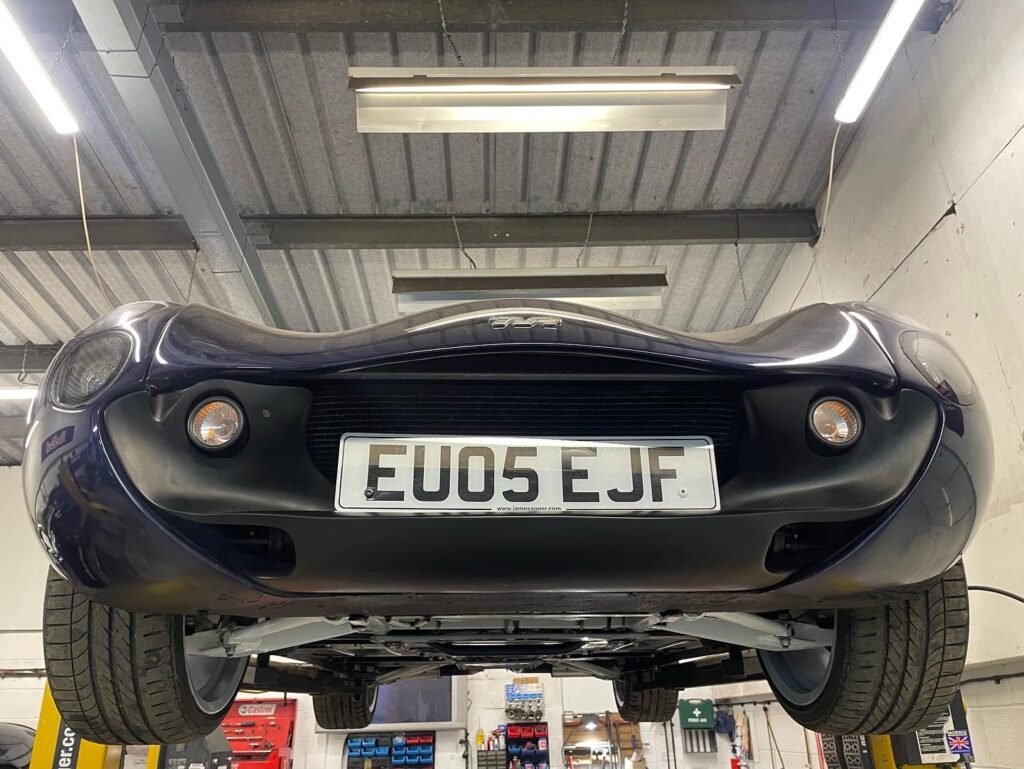 TVR Tuscan MK2 ready for Christmas if the temperature would warm up ...